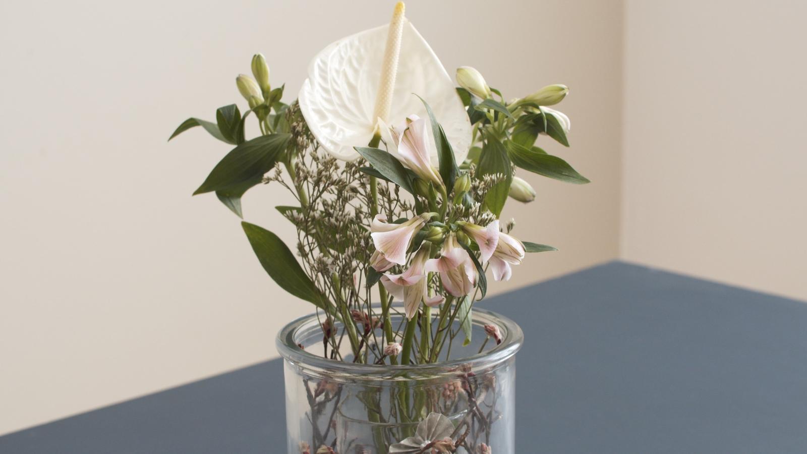 Create an unusual floral display | DIY-projects | Søstrene Grene