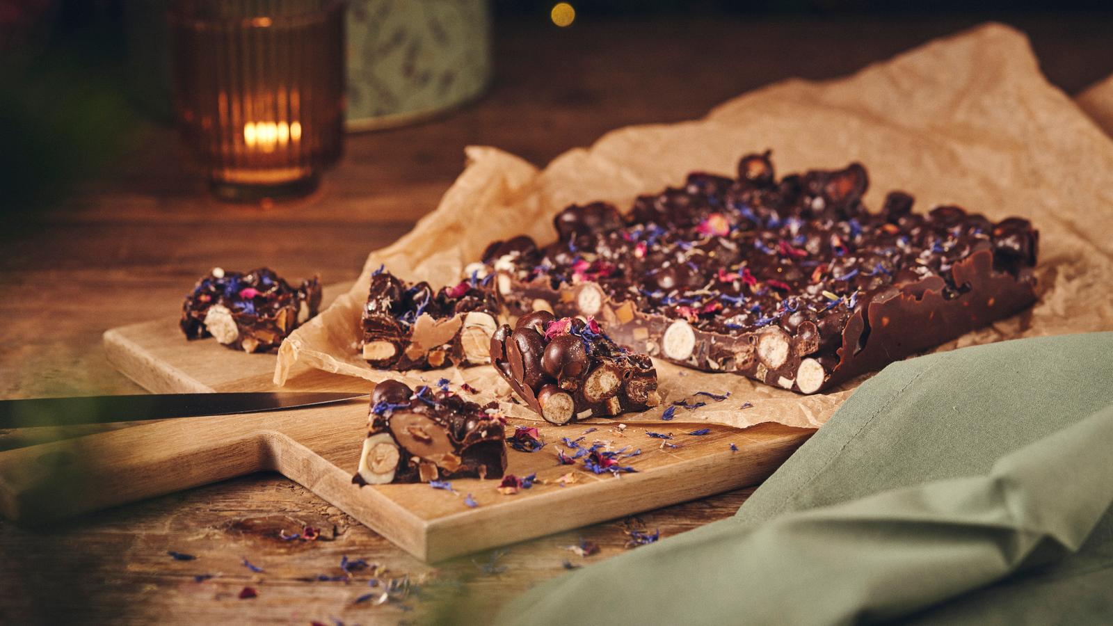 Rocky Road avec bonbons, noix et fruits secs | Projets de bricolage ...