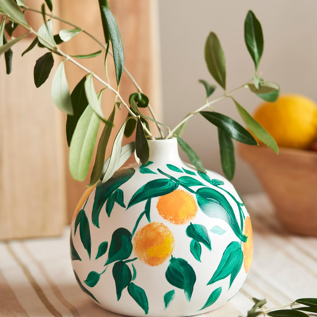 Peignez des motifs personnalisés et colorées sur des articles en ...