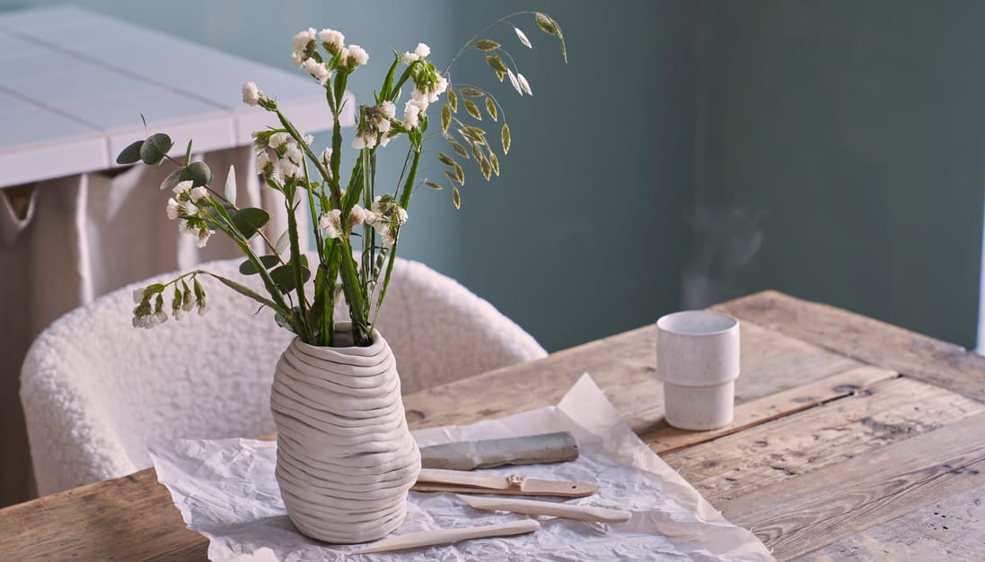 Vaas van zelfhardende klei | DIY-project | Søstrene Grene