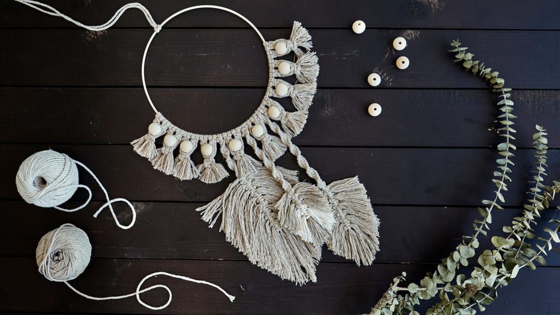 Macramé-kranssi | DIY-projektit | Søstrene Grene
