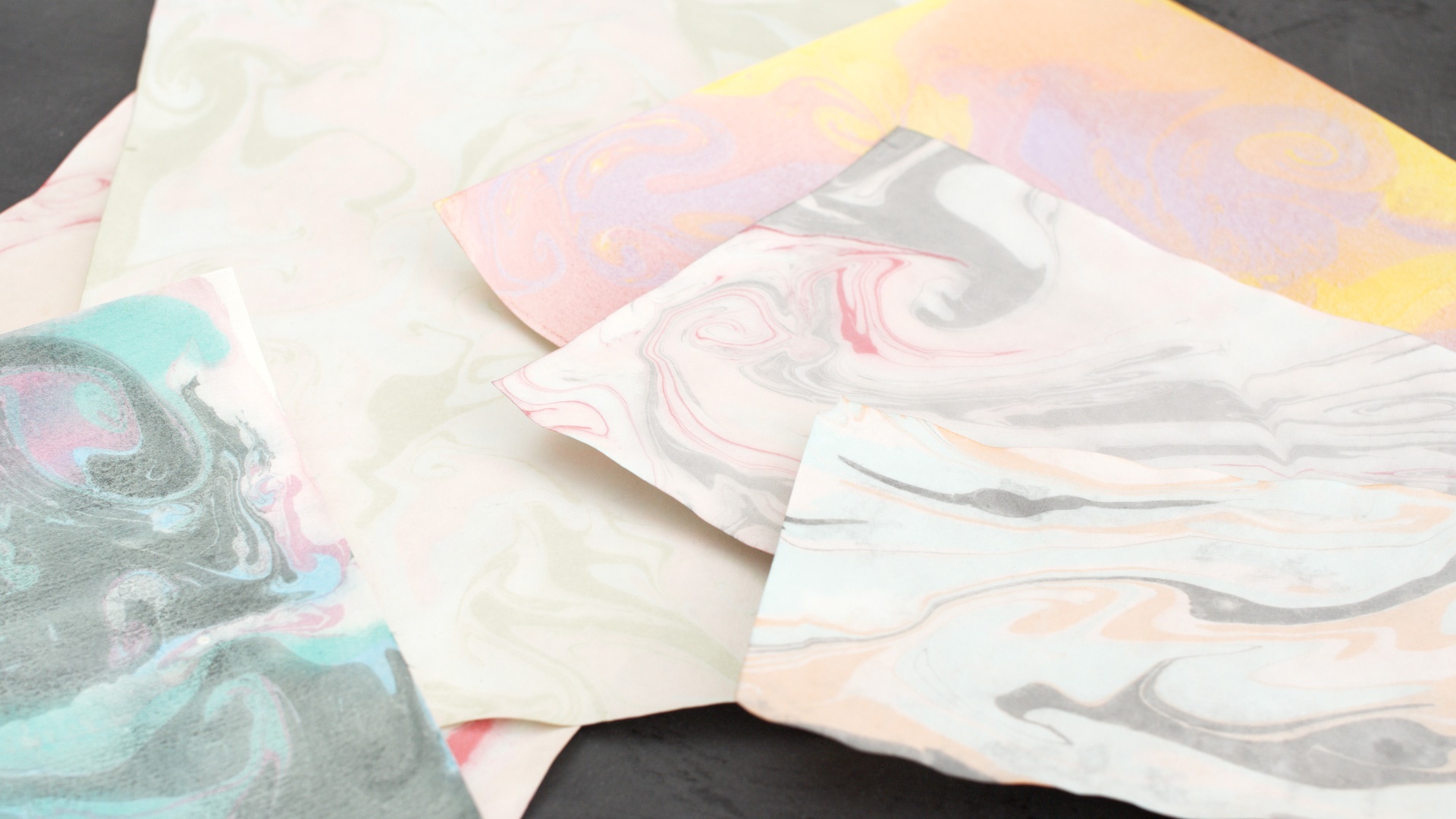 Create beautiful marble effects on paper | DIY-projects | Søstrene Grene